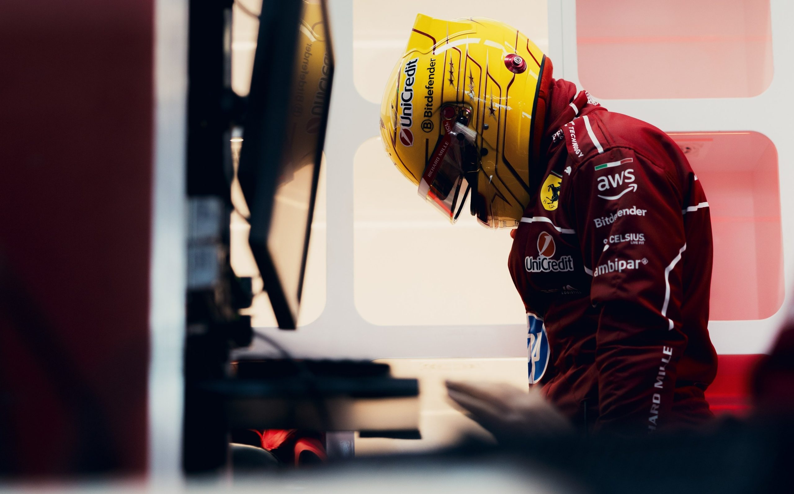 Début de Lewis Hamilton chez Ferrari : Surmonter les défis et maîtriser ...