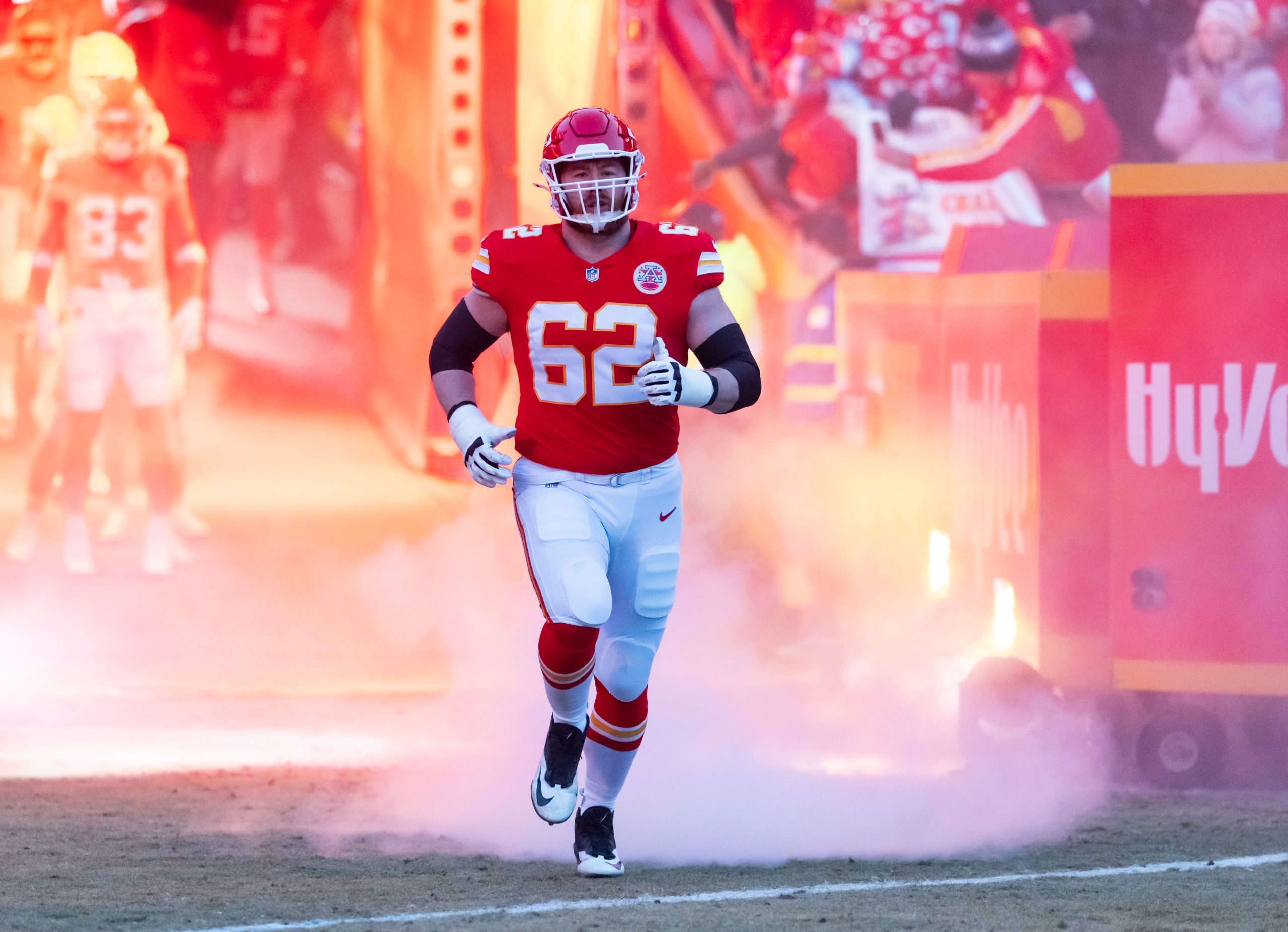 Joe Thuney, the $80 Million All-Pro Guard, Traded to Bears, Ushering in ...