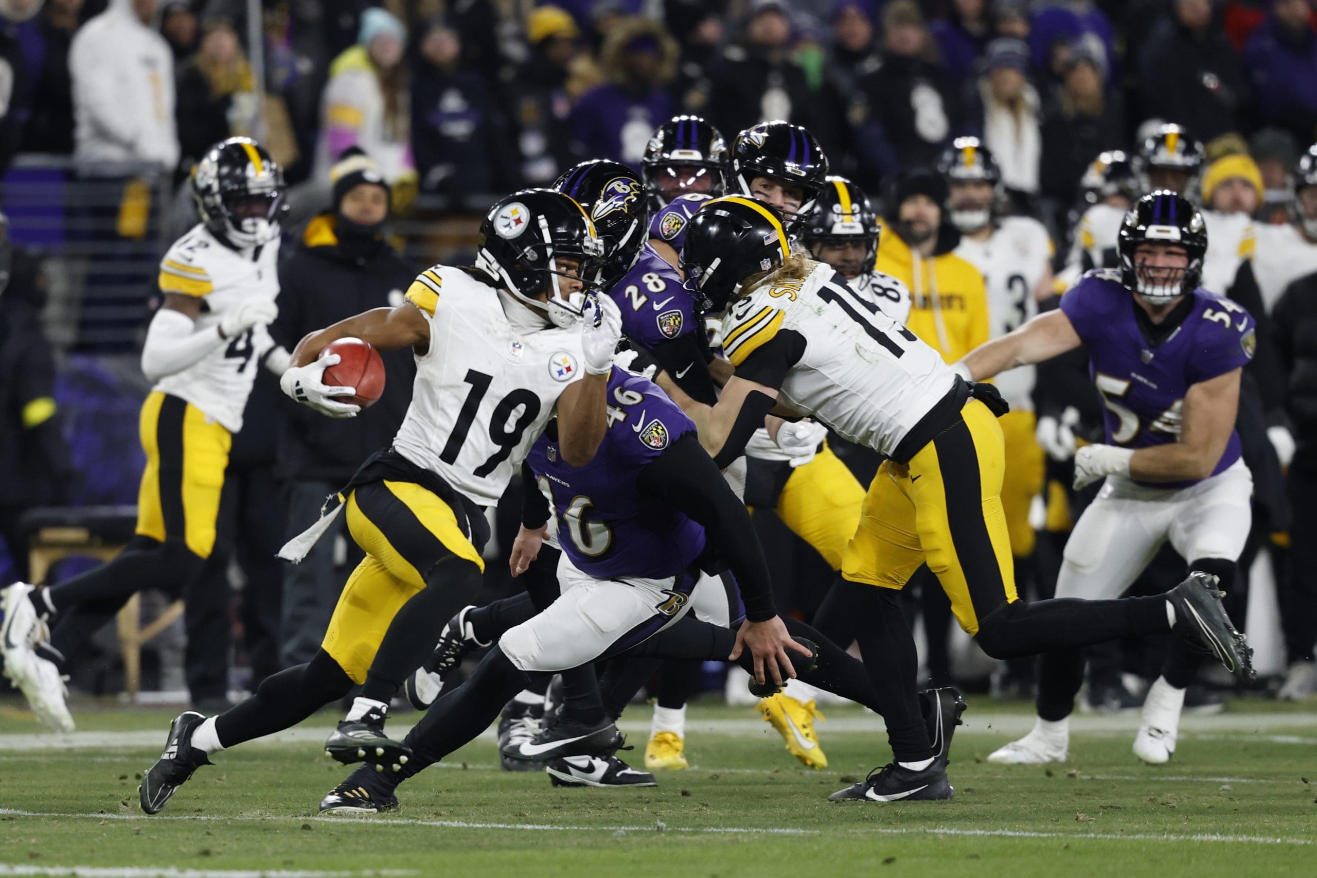 Steelers fans demand a bold contract extension for Calvin Austin III ...