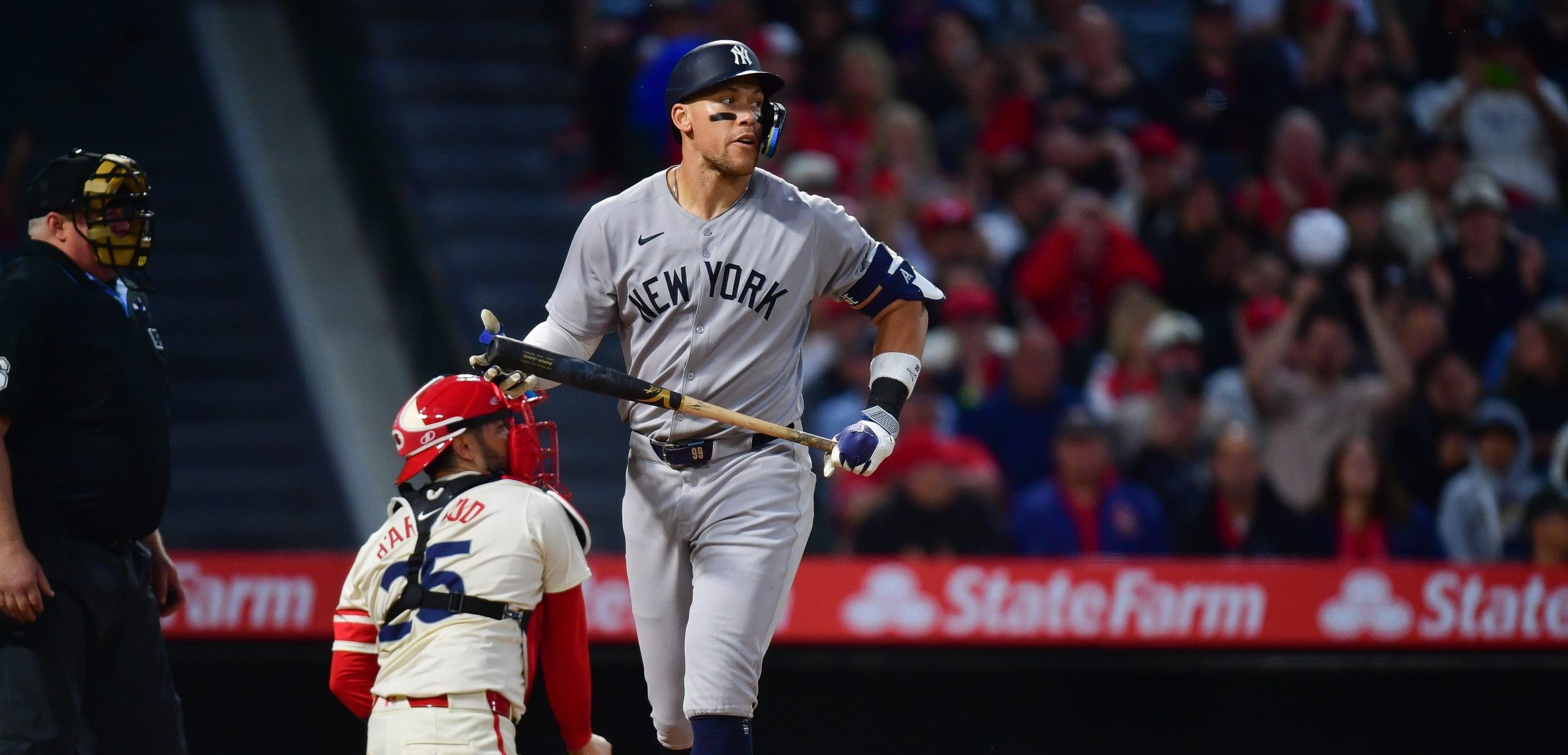 Aaron Judge battles fierce rival Cal Raleigh as home run crown slips in ...