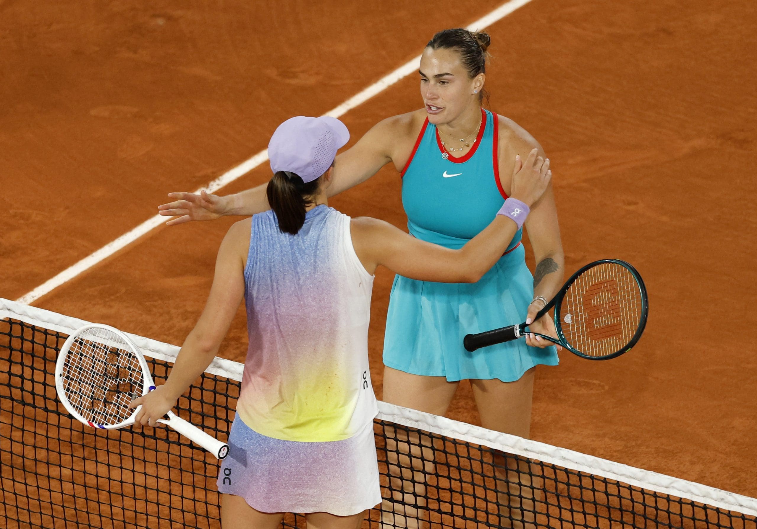 Iga Swiatek's French Open Reign Ends in Crushing Defeat to Aryna Sabalenka - Motociclismo