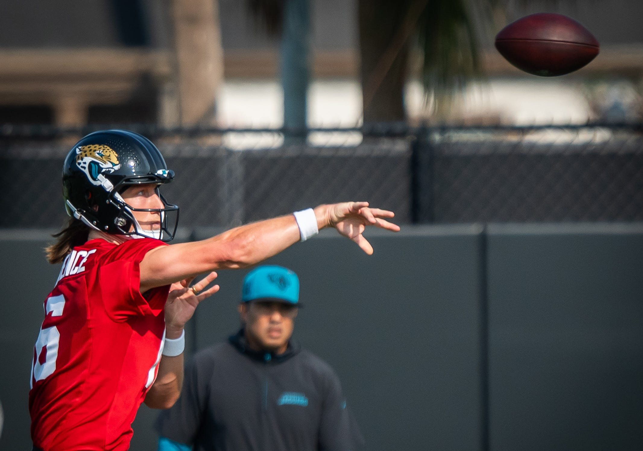 Hunter captivates the NFL with a revolutionary dual-role journey ...