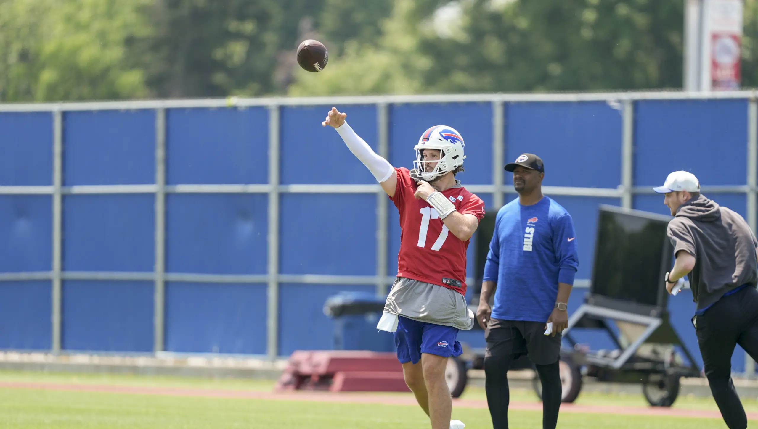 Hailee Steinfeld reshapes fan dynamics with Beau Society, a digital ...