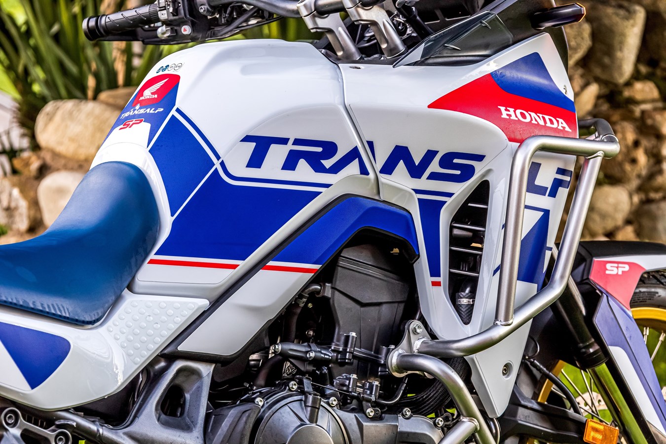 Honda lança edição especial da Transalp SP para mercado ibérico ...