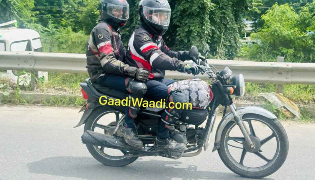 Protótipo de nova moto da Hero visto a testar; poderá a HF Dawn ...