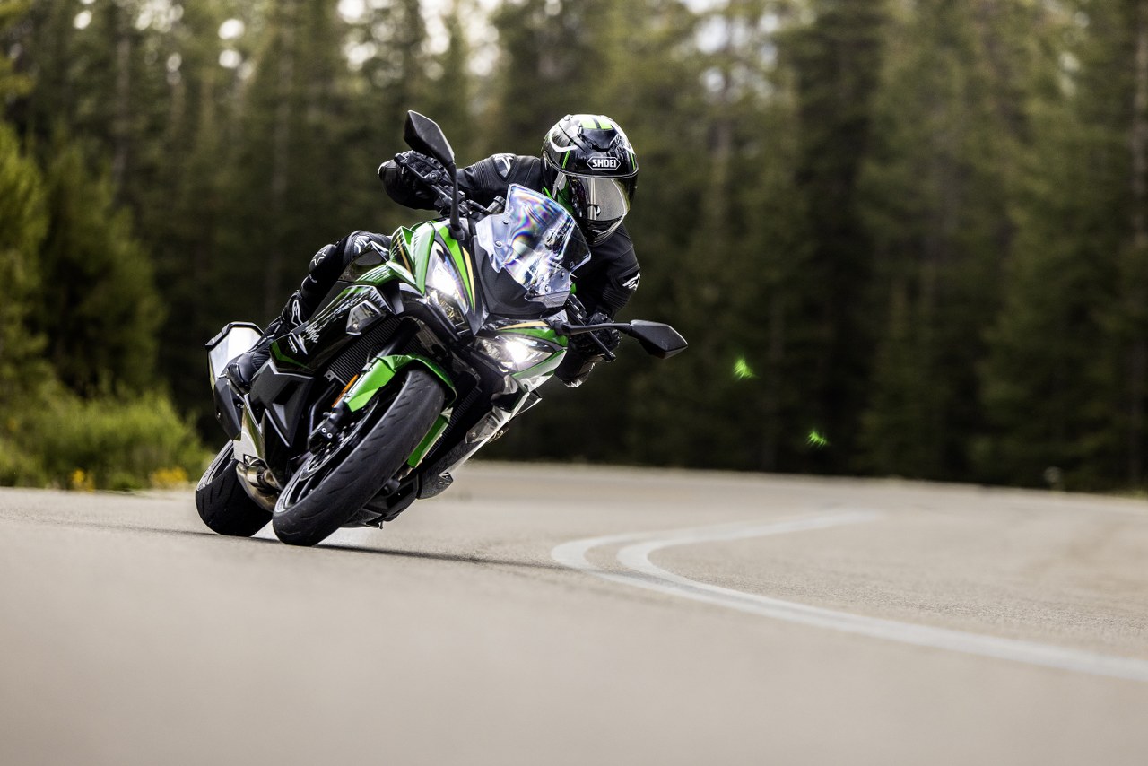 Kawasaki revela nova Ninja 1100SX para 2025: Um 'verdadeiro expresso ...